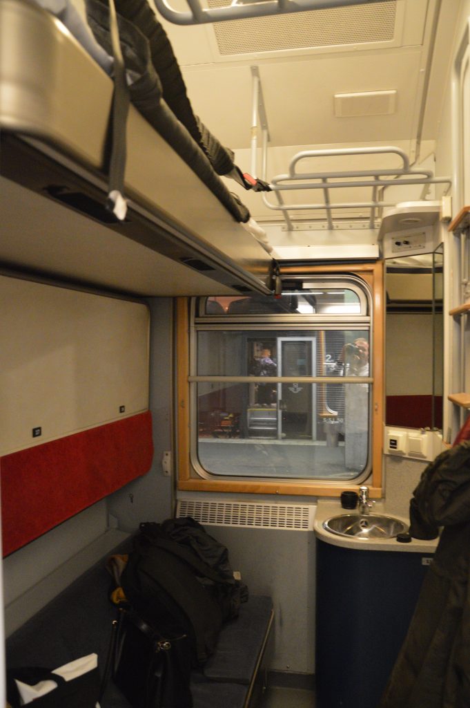 Taking the Arctic Circle Train to see the Northern lights in Abisko ...