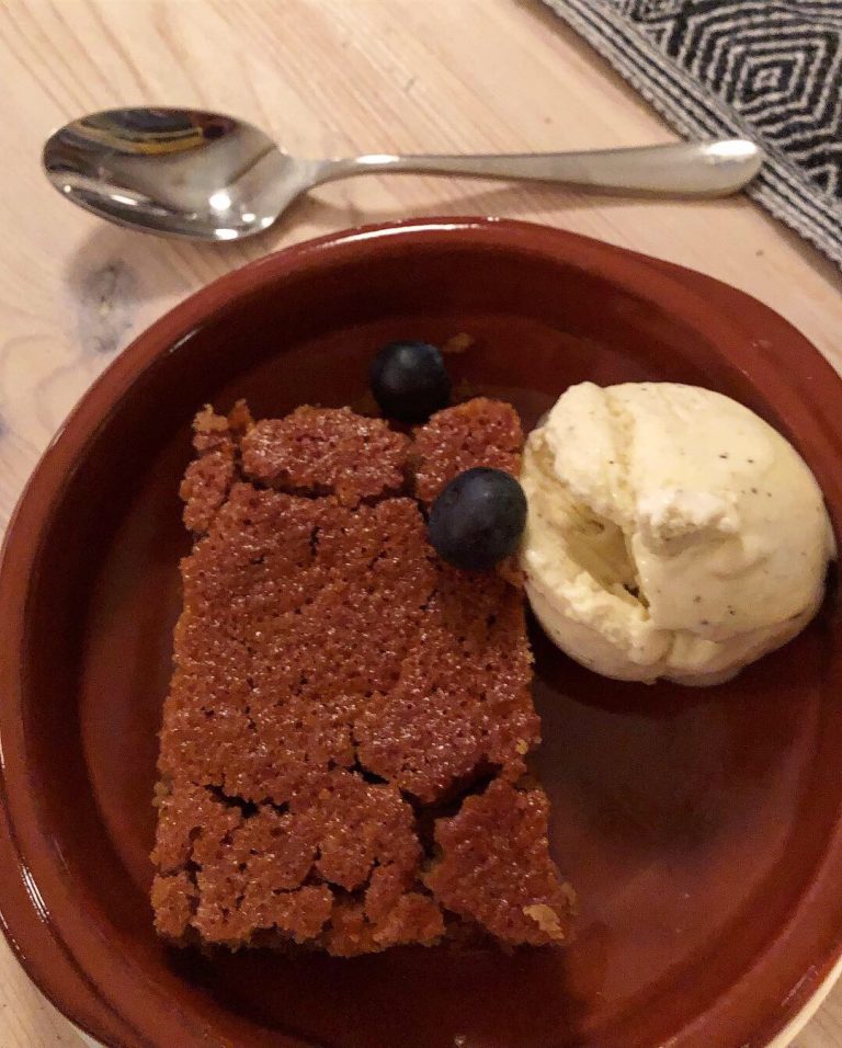 Taking the Arctic Circle Train to see the Northern lights in Abisko ...